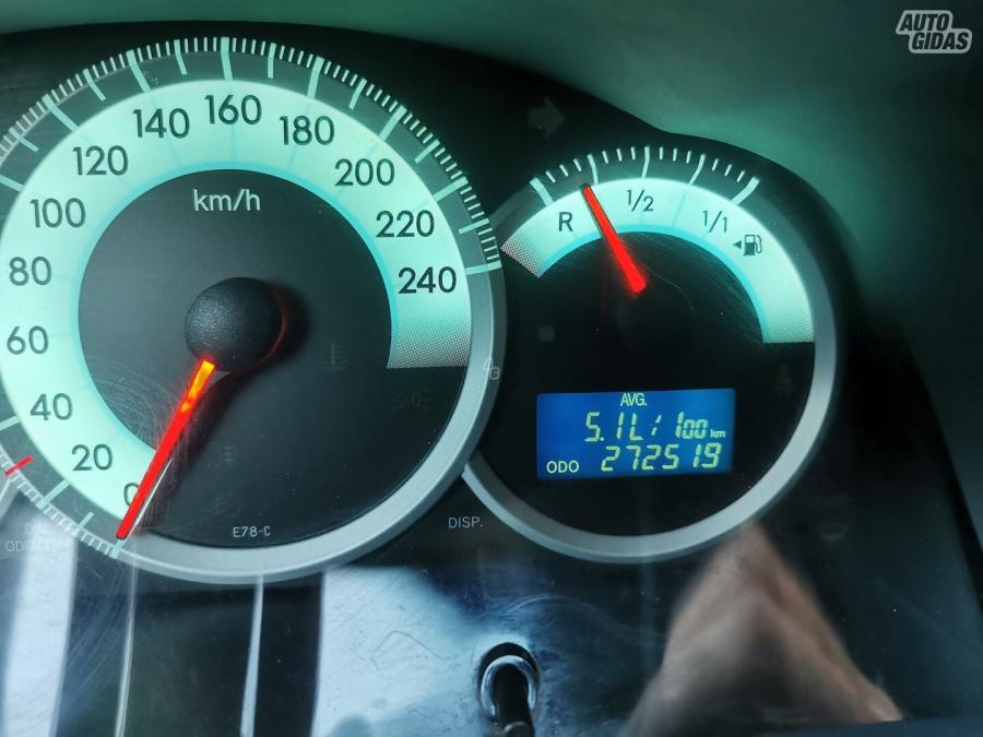 Grey Toyota Corolla Verso 2007 in Raseiniai, with an engine capacity of 2.20 L and mileage of 273 thousand km for 2250 €, photo 18 on AUTOMOTO.COM.LV