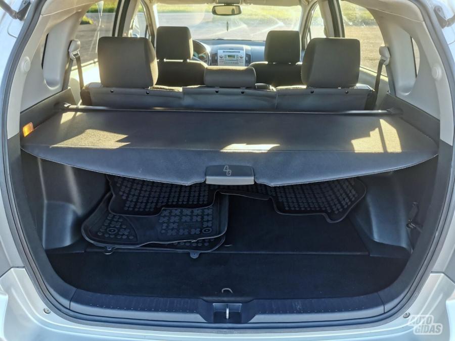 Grey Toyota Corolla Verso 2007 in Raseiniai, with an engine capacity of 2.20 L and mileage of 273 thousand km for 2250 €, photo 19 on AUTOMOTO.COM.LV