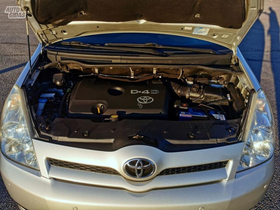 Grey Toyota Corolla Verso 2007 in Raseiniai, with an engine capacity of 2.20 L and mileage of 273 thousand km for 2250 €, photo 20 on AUTOMOTO.COM.LV
