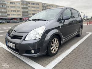 Grey Toyota Corolla Verso 2007 in Vilnius, with an engine capacity of 2.20 L and mileage of 182 thousand km for 2350 €, photo  on AUTOMOTO.COM.LV