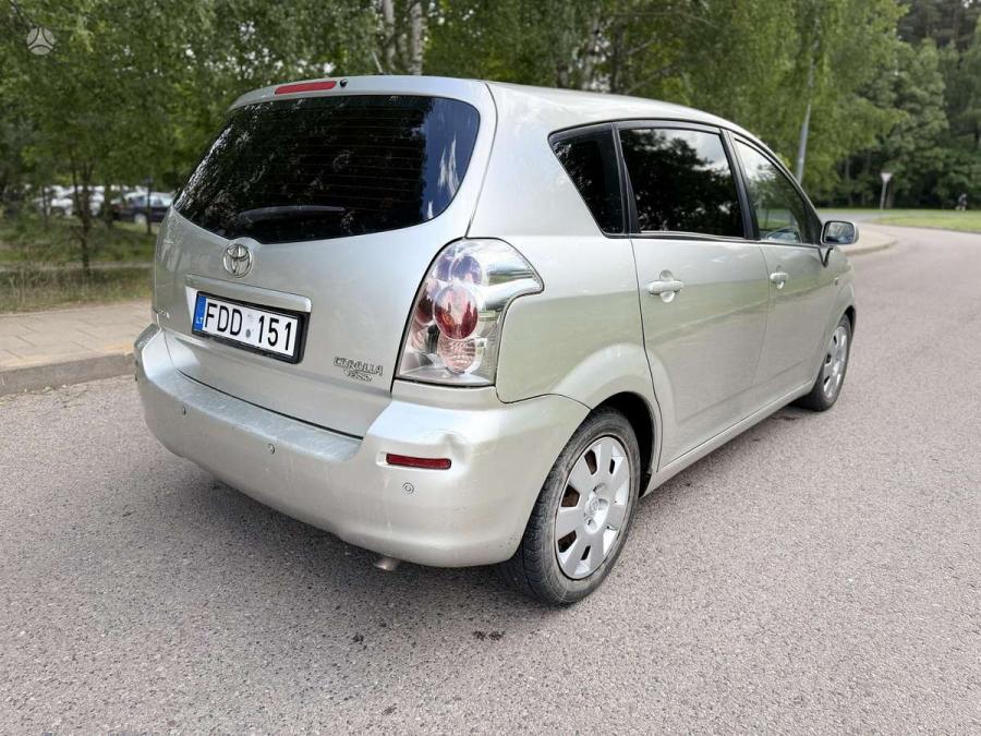 Grey Toyota Corolla Verso 2007 in Vilnius, with an engine capacity of 1.80 L and mileage of 219 thousand km for 1850 €, photo 6 on AUTOMOTO.COM.LV