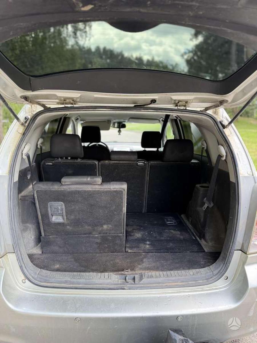 Grey Toyota Corolla Verso 2007 in Vilnius, with an engine capacity of 1.80 L and mileage of 219 thousand km for 1850 €, photo 10 on AUTOMOTO.COM.LV