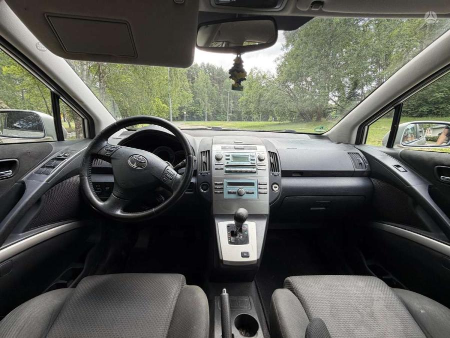 Grey Toyota Corolla Verso 2007 in Vilnius, with an engine capacity of 1.80 L and mileage of 219 thousand km for 1850 €, photo 11 on AUTOMOTO.COM.LV
