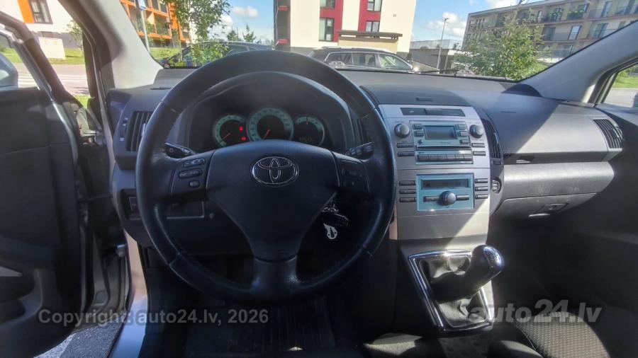 Grey Toyota Corolla Verso 2007 in Tartu, with an engine capacity of 1.80 L and mileage of 307 thousand km for 1990 €, photo 9 on AUTOMOTO.COM.LV