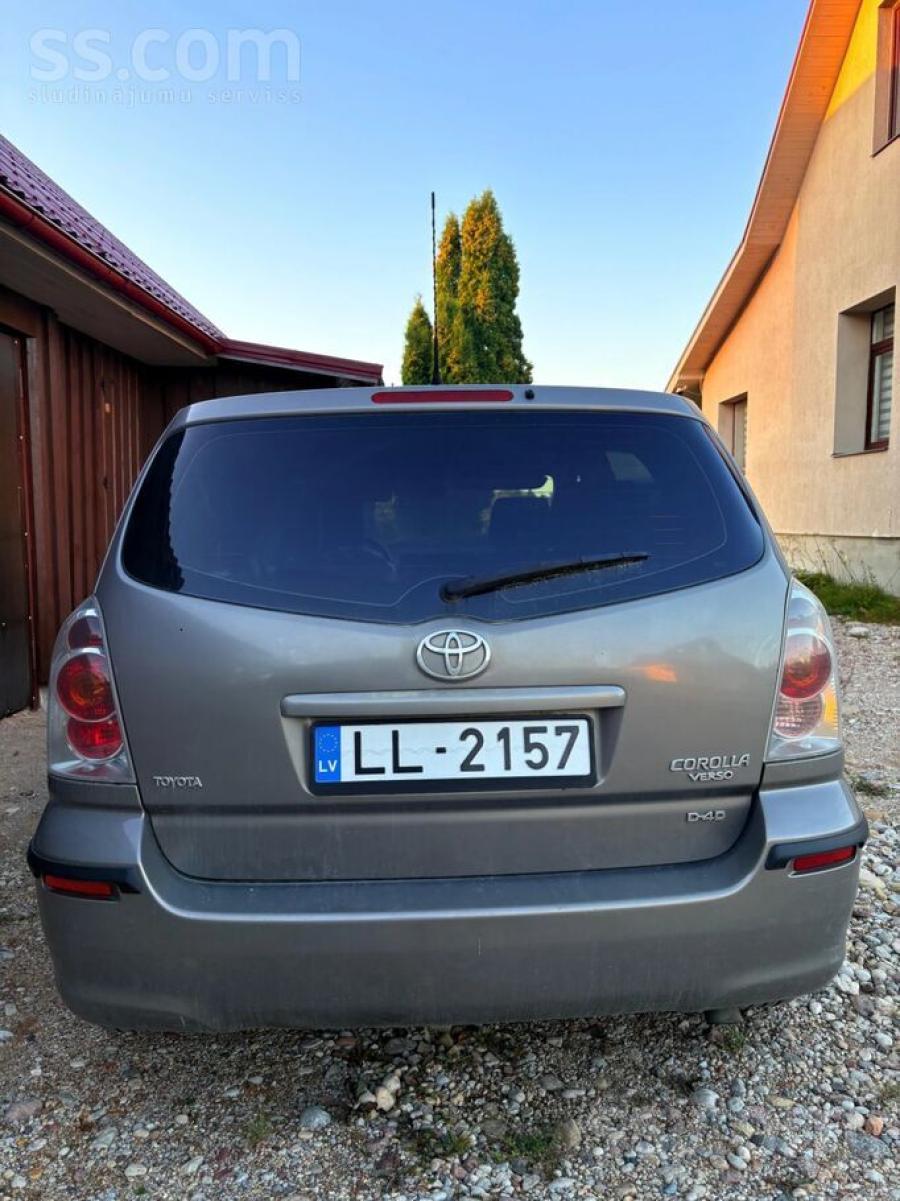 Grey Toyota Corolla Verso 2007 in Saldus, with an engine capacity of 2.20 L and mileage of 344 thousand km for 1400 €, photo 3 on AUTOMOTO.COM.LV