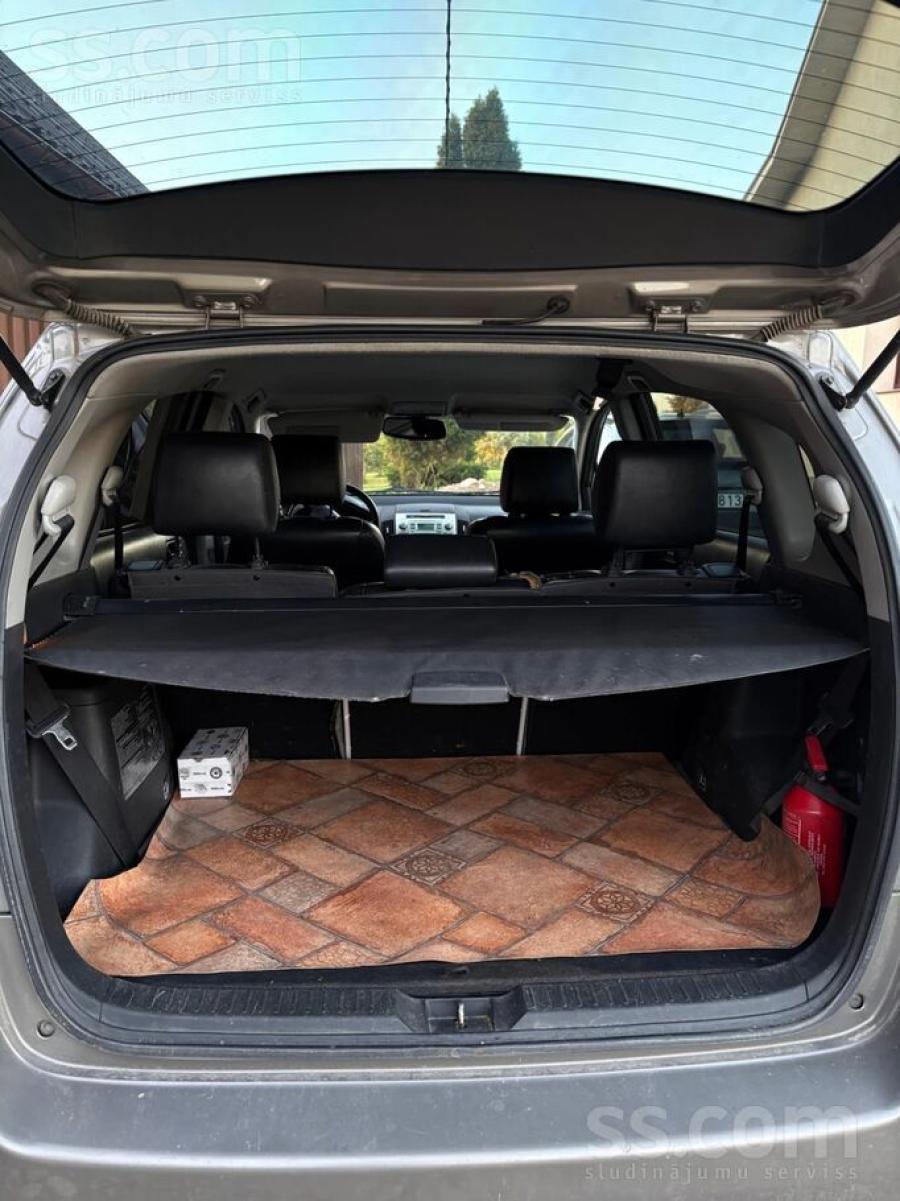 Grey Toyota Corolla Verso 2007 in Saldus, with an engine capacity of 2.20 L and mileage of 344 thousand km for 1400 €, photo 8 on AUTOMOTO.COM.LV
