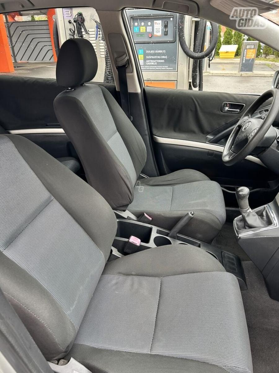 Grey Toyota Corolla Verso 2007 in Klaipeda, with an engine capacity of 2.20 L and mileage of 248 thousand km for 3150 €, photo 8 on AUTOMOTO.COM.LV