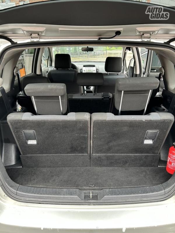 Pelēks Toyota Corolla Verso 2007 Klaipėda, ar dzinēja tilpumu 2.20 L un nobraukumu 248 tūkst. km par 3150 €, foto 5 vietnē AUTOMOTO.COM.LV