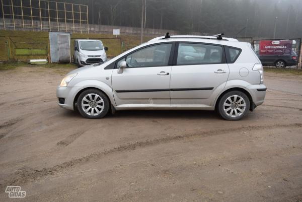 Grey Toyota Corolla Verso 2008 in Vilnius, with an engine capacity of 2.20 L and mileage of 228 thousand km for 1100 €, photo 4 on AUTOMOTO.COM.LV