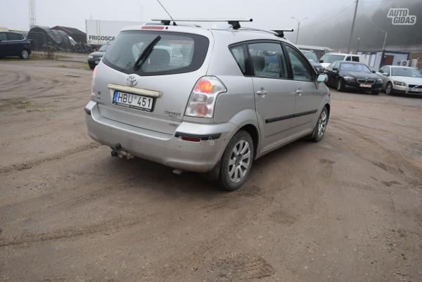 Grey Toyota Corolla Verso 2008 in Vilnius, with an engine capacity of 2.20 L and mileage of 228 thousand km for 1100 €, photo 7 on AUTOMOTO.COM.LV