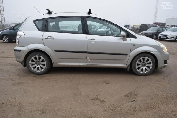 Grey Toyota Corolla Verso 2008 in Vilnius, with an engine capacity of 2.20 L and mileage of 228 thousand km for 1100 €, photo 8 on AUTOMOTO.COM.LV