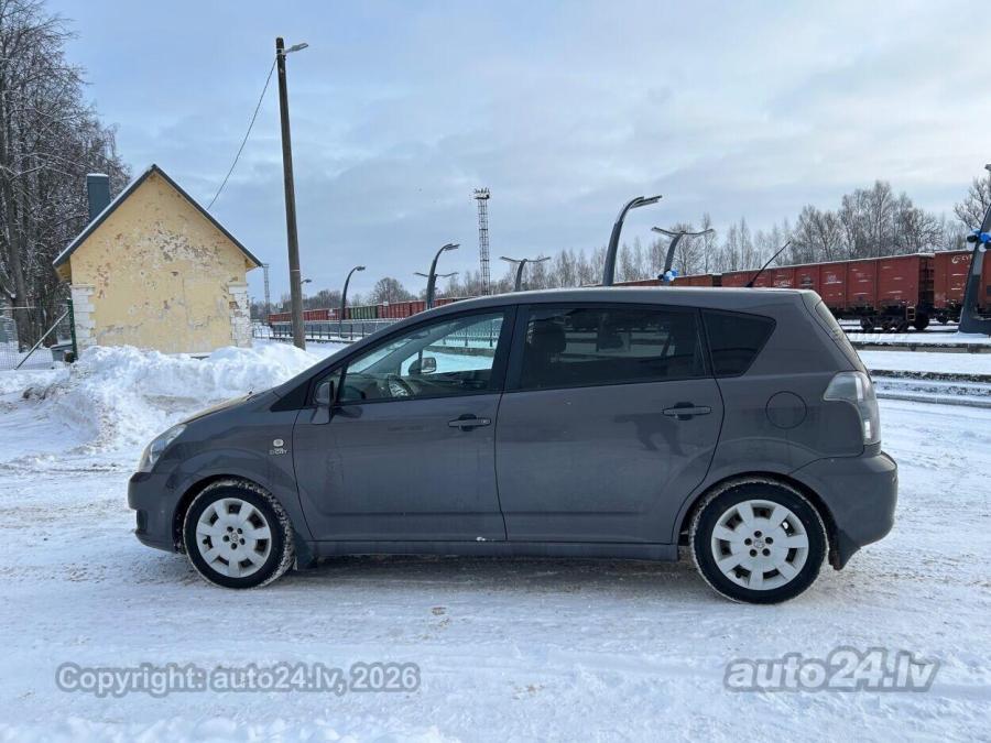 Pelēks Toyota Corolla Verso 2008 Valga, ar dzinēja tilpumu 2.20 L un nobraukumu 355 tūkst. km par 2100 €, foto 4 vietnē AUTOMOTO.COM.LV