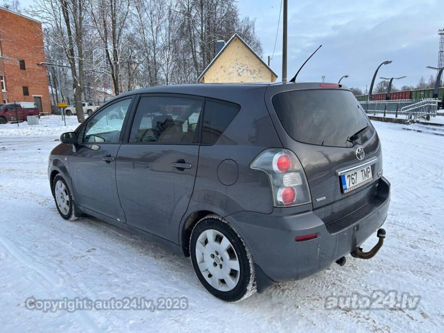 Pelēks Toyota Corolla Verso 2008 Valga, ar dzinēja tilpumu 2.20 L un nobraukumu 355 tūkst. km par 2100 €, foto 5 vietnē AUTOMOTO.COM.LV