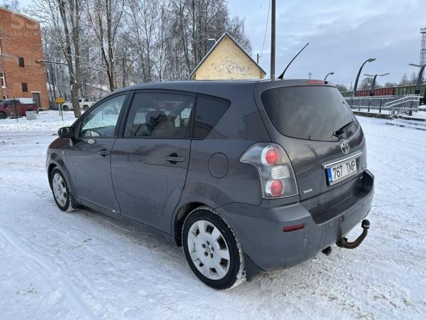 Grey Toyota Corolla Verso 2008 in Valka, with an engine capacity of 2.20 L and mileage of 350 thousand km for 2200 €, photo 3 on AUTOMOTO.COM.LV