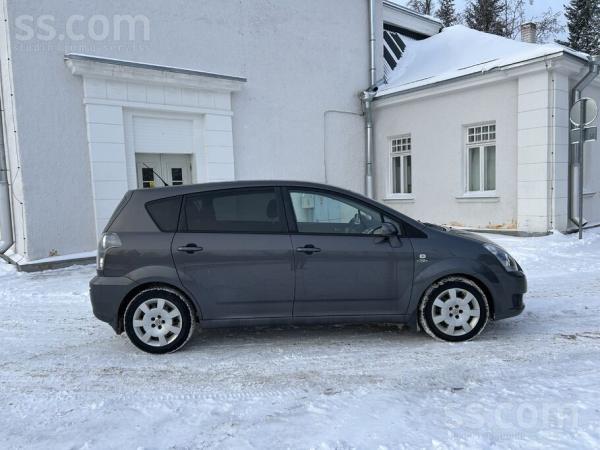 Grey Toyota Corolla Verso 2008 in Valka, with an engine capacity of 2.20 L and mileage of 350 thousand km for 2200 €, photo 5 on AUTOMOTO.COM.LV