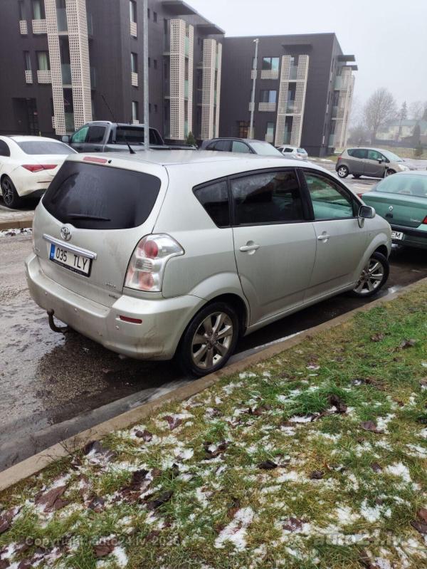 Grey Toyota Corolla Verso 2008 in Tallinn, with an engine capacity of 2.20 L and mileage of 330 thousand km for 3500 €, photo 1 on AUTOMOTO.COM.LV
