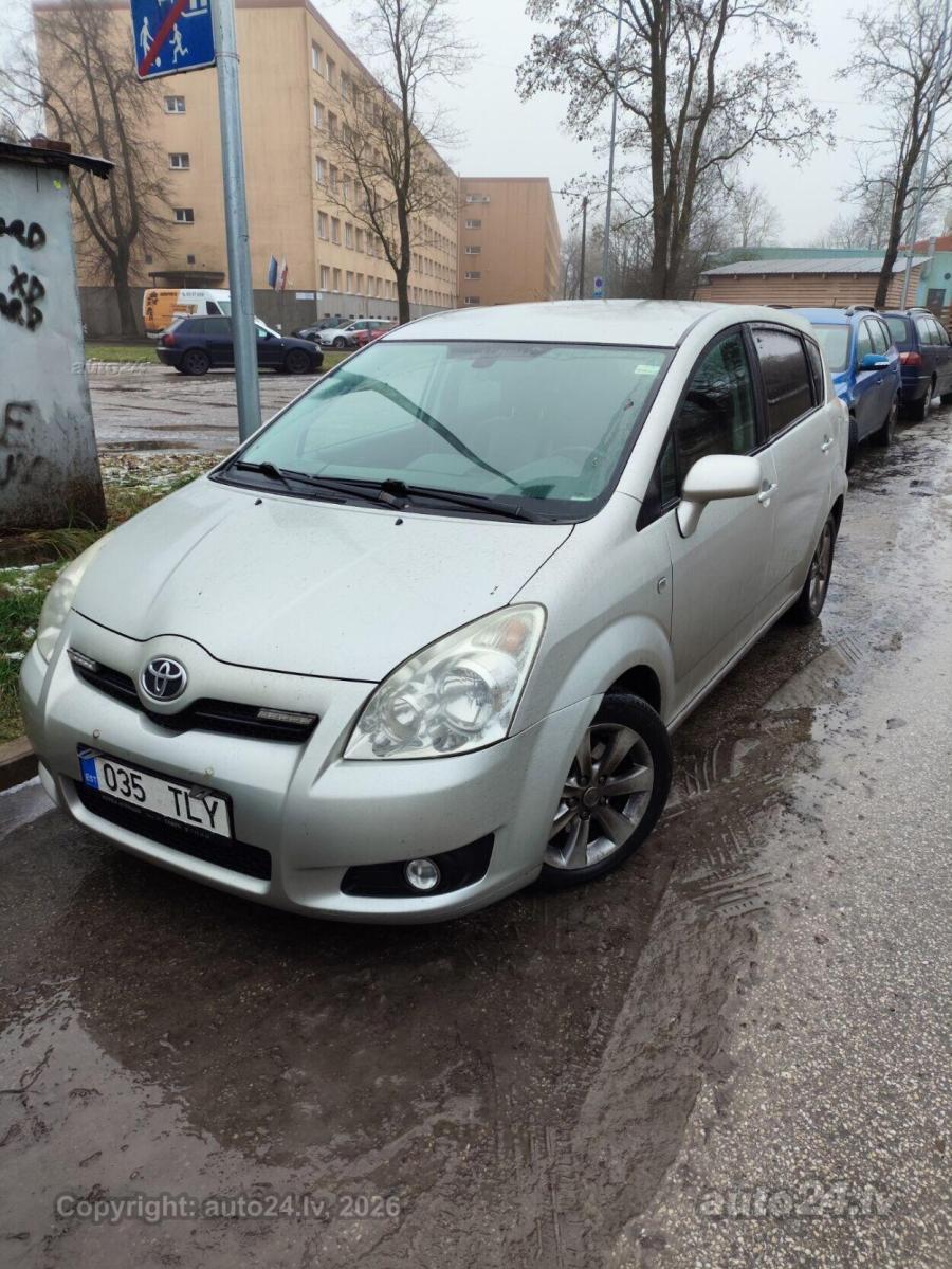 Pelēks Toyota Corolla Verso 2008 Tallina, ar dzinēja tilpumu 2.20 L un nobraukumu 330 tūkst. km par 3500 €, foto 3 vietnē AUTOMOTO.COM.LV