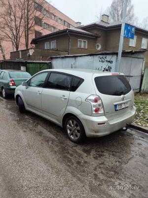 Pelēks Toyota Corolla Verso 2008 Tallina, ar dzinēja tilpumu 2.20 L un nobraukumu 330 tūkst. km par 3500 €, foto 4 vietnē AUTOMOTO.COM.LV