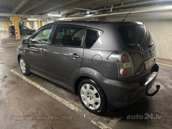Grey Toyota Corolla Verso 2008 in Tallinn, with an engine capacity of 2.20 L and mileage of 357 thousand km for 2699 €, photo 7 on AUTOMOTO.COM.LV
