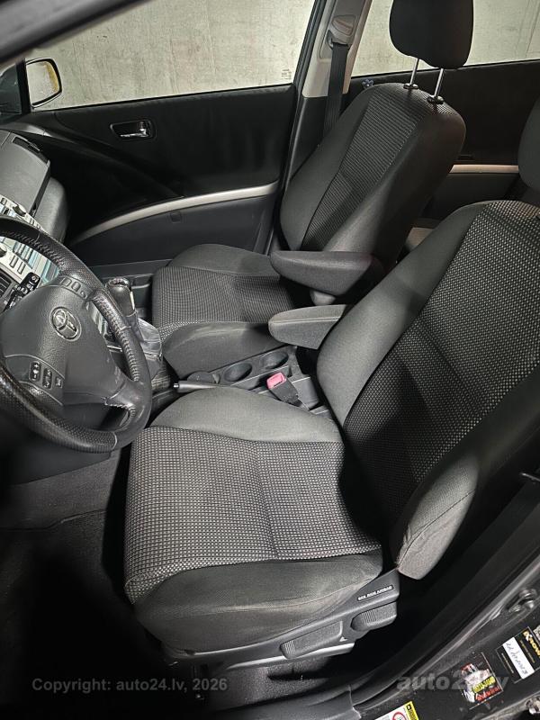 Pelēks Toyota Corolla Verso 2008 Tallina, ar dzinēja tilpumu 2.20 L un nobraukumu 357 tūkst. km par 2699 €, foto 11 vietnē AUTOMOTO.COM.LV