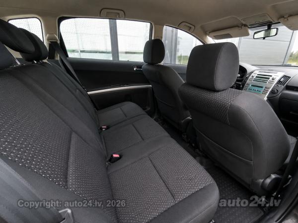Grey Toyota Corolla Verso 2008 in Tartu, with an engine capacity of 2.20 L and mileage of 380 thousand km for 1490 €, photo 6 on AUTOMOTO.COM.LV