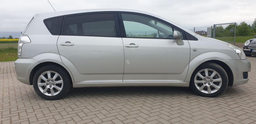 Grey Toyota Corolla Verso 2008 in Kedainiai, with an engine capacity of 2.20 L and mileage of 260 thousand km for 2700 €, photo 3 on AUTOMOTO.COM.LV