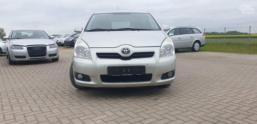 Grey Toyota Corolla Verso 2008 in Kedainiai, with an engine capacity of 2.20 L and mileage of 260 thousand km for 2700 €, photo 5 on AUTOMOTO.COM.LV
