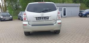 Grey Toyota Corolla Verso 2008 in Kedainiai, with an engine capacity of 2.20 L and mileage of 260 thousand km for 2700 €, photo 9 on AUTOMOTO.COM.LV