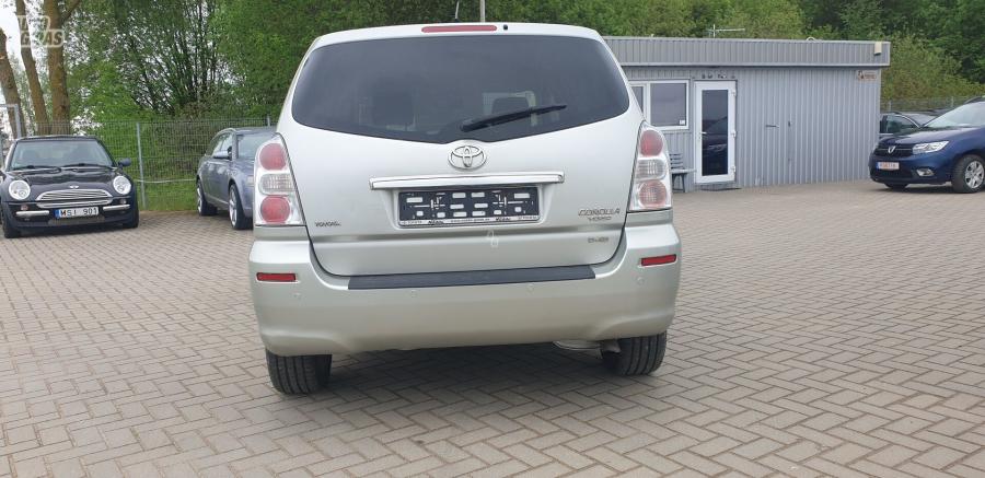Grey Toyota Corolla Verso 2008 in Kedainiai, with an engine capacity of 2.20 L and mileage of 260 thousand km for 2700 €, photo 9 on AUTOMOTO.COM.LV