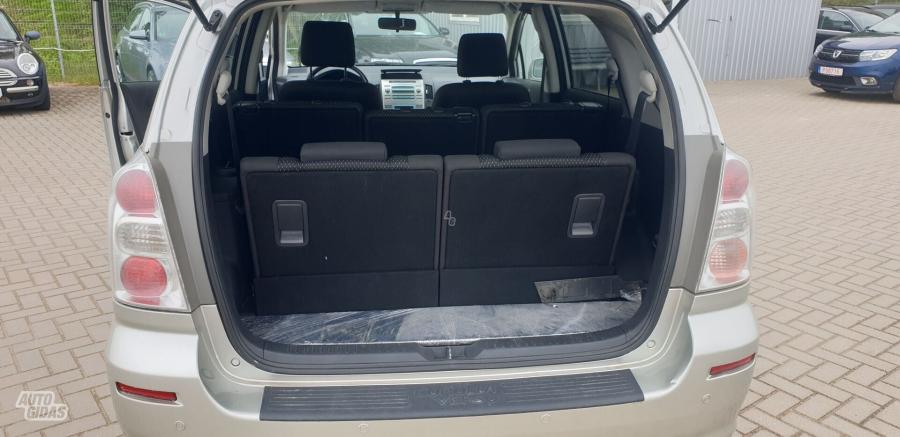 Grey Toyota Corolla Verso 2008 in Kedainiai, with an engine capacity of 2.20 L and mileage of 260 thousand km for 2700 €, photo 10 on AUTOMOTO.COM.LV