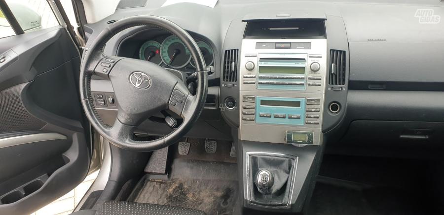 Grey Toyota Corolla Verso 2008 in Kedainiai, with an engine capacity of 2.20 L and mileage of 260 thousand km for 2700 €, photo 12 on AUTOMOTO.COM.LV