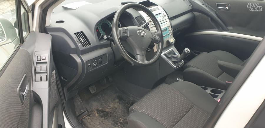 Grey Toyota Corolla Verso 2008 in Kedainiai, with an engine capacity of 2.20 L and mileage of 260 thousand km for 2700 €, photo 14 on AUTOMOTO.COM.LV