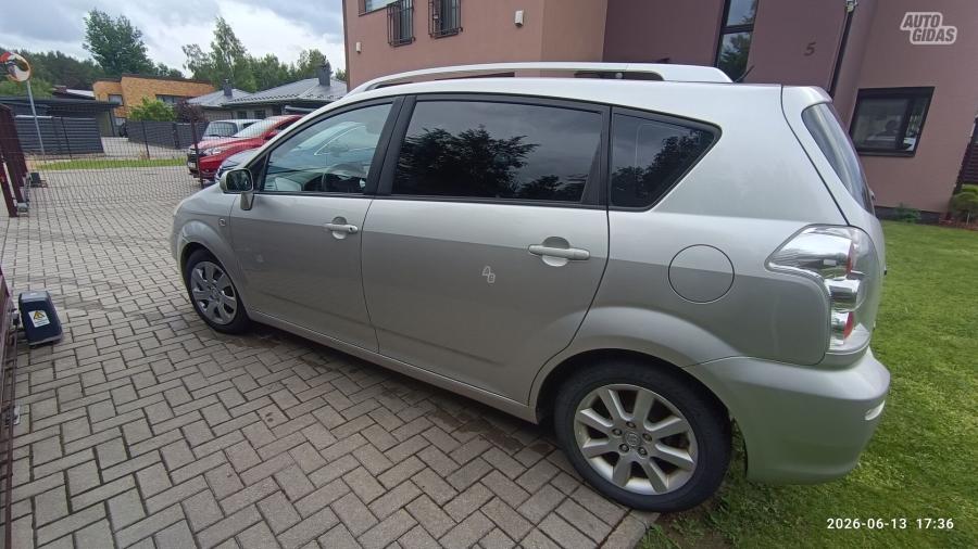 Pelēks Toyota Corolla Verso 2008 Kauņa, ar dzinēja tilpumu 2.20 L un nobraukumu 290 tūkst. km par 1750 €, foto 4 vietnē AUTOMOTO.COM.LV
