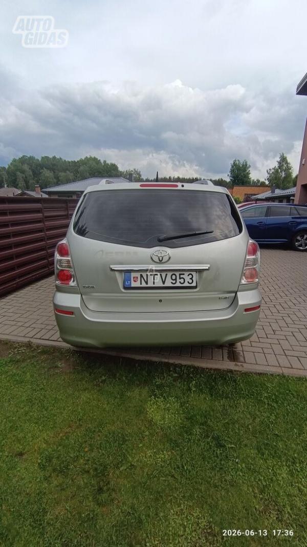 Grey Toyota Corolla Verso 2008 in Kaunas, with an engine capacity of 2.20 L and mileage of 290 thousand km for 1750 €, photo 4 on AUTOMOTO.COM.LV