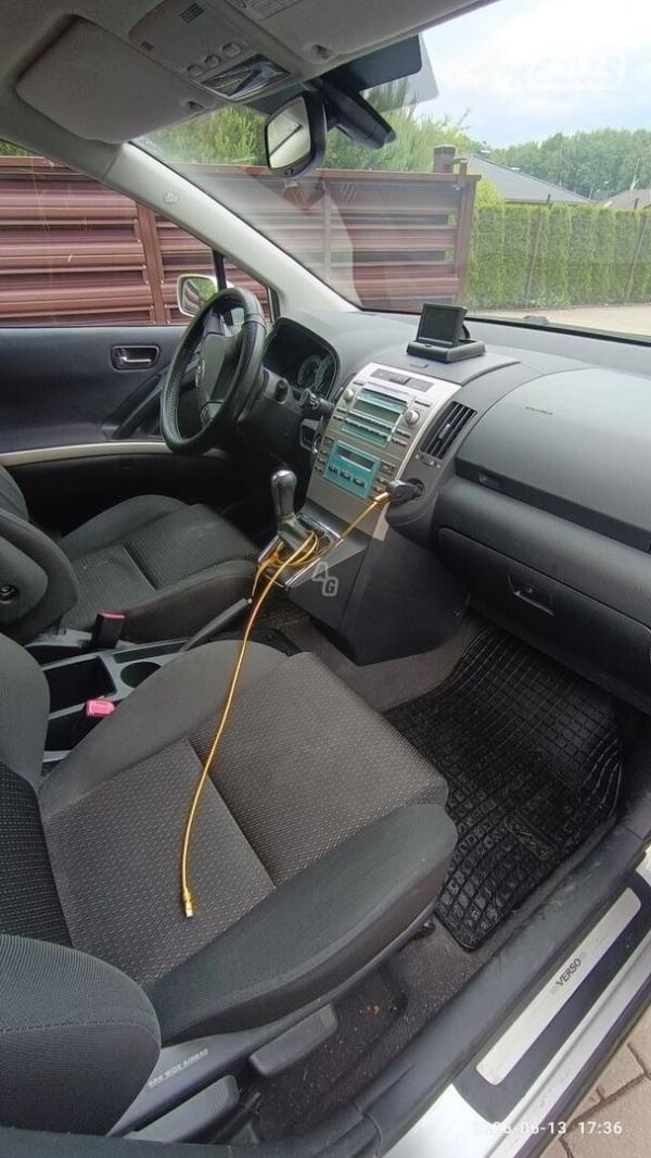 Grey Toyota Corolla Verso 2008 in Kaunas, with an engine capacity of 2.20 L and mileage of 290 thousand km for 1750 €, photo 5 on AUTOMOTO.COM.LV