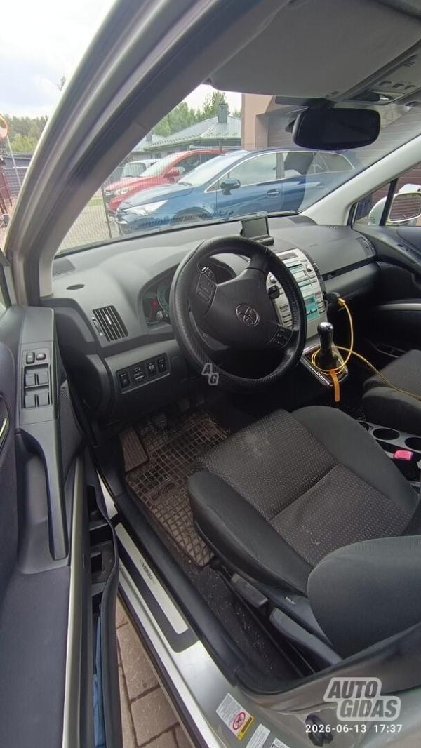Grey Toyota Corolla Verso 2008 in Kaunas, with an engine capacity of 2.20 L and mileage of 290 thousand km for 1750 €, photo 6 on AUTOMOTO.COM.LV