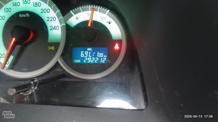 Pelēks Toyota Corolla Verso 2008 Kauņa, ar dzinēja tilpumu 2.20 L un nobraukumu 290 tūkst. km par 1750 €, foto 9 vietnē AUTOMOTO.COM.LV