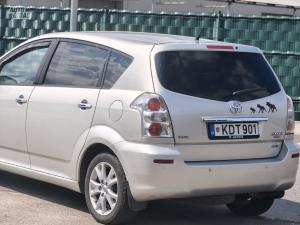 Pelēks Toyota Corolla Verso 2008 Viļņa, ar dzinēja tilpumu 2.20 L un nobraukumu 293 tūkst. km par 1800 €, foto 4 vietnē AUTOMOTO.COM.LV