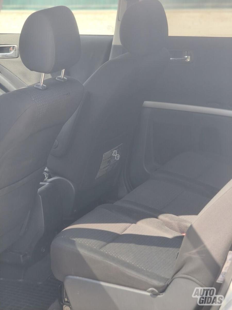 Pelēks Toyota Corolla Verso 2008 Viļņa, ar dzinēja tilpumu 2.20 L un nobraukumu 293 tūkst. km par 1800 €, foto 6 vietnē AUTOMOTO.COM.LV