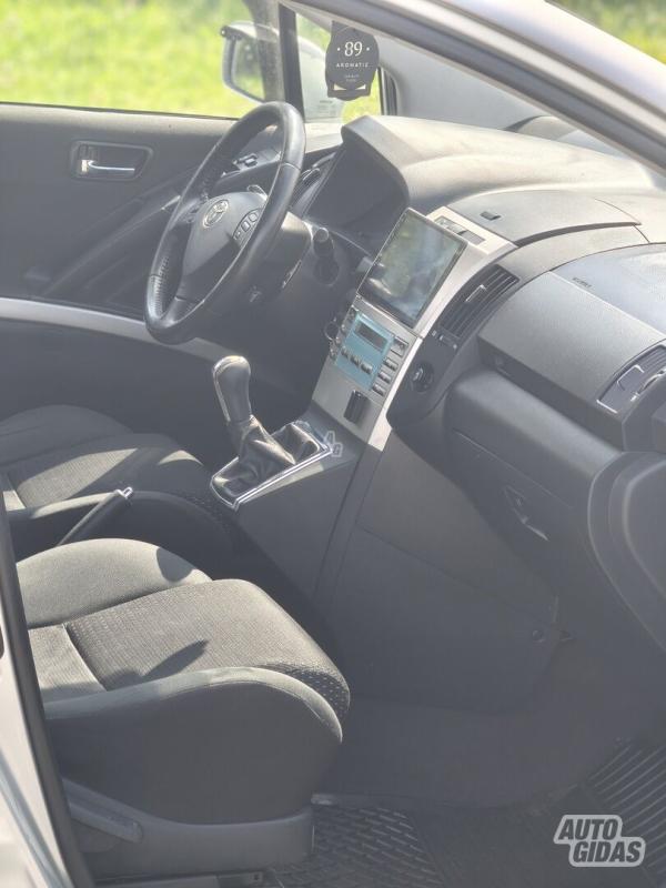 Grey Toyota Corolla Verso 2008 in Vilnius, with an engine capacity of 2.20 L and mileage of 293 thousand km for 1800 €, photo 6 on AUTOMOTO.COM.LV