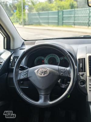 Pelēks Toyota Corolla Verso 2008 Viļņa, ar dzinēja tilpumu 2.20 L un nobraukumu 293 tūkst. km par 1800 €, foto 9 vietnē AUTOMOTO.COM.LV