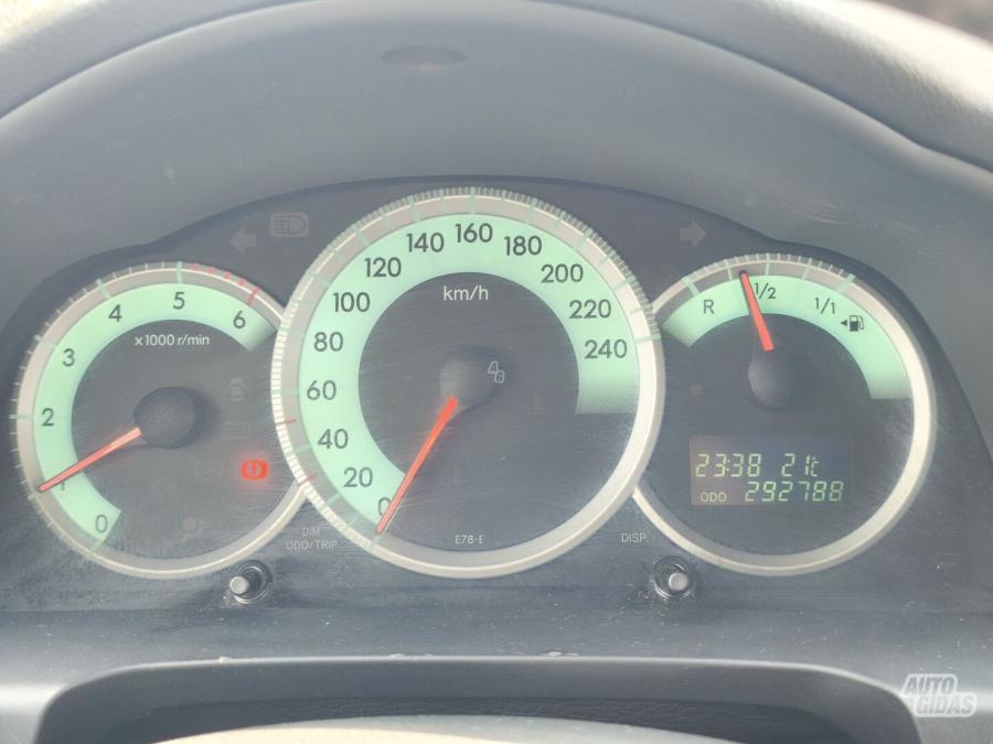 Pelēks Toyota Corolla Verso 2008 Viļņa, ar dzinēja tilpumu 2.20 L un nobraukumu 293 tūkst. km par 1800 €, foto 11 vietnē AUTOMOTO.COM.LV