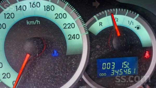 Pelēks Toyota Corolla Verso 2008 Rīga, ar dzinēja tilpumu 2.20 L un nobraukumu 345 tūkst. km par 2000 €, foto 4 vietnē AUTOMOTO.COM.LV