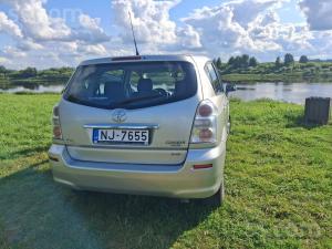 Pelēks Toyota Corolla Verso 2008 Daugavpils, ar dzinēja tilpumu 2.20 L un nobraukumu 309 tūkst. km par 2500 €, foto 3 vietnē AUTOMOTO.COM.LV