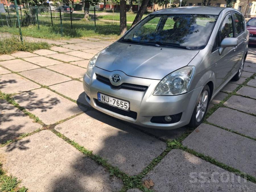 Pelēks Toyota Corolla Verso 2008 Daugavpils, ar dzinēja tilpumu 2.20 L un nobraukumu 309 tūkst. km par 2500 €, foto 5 vietnē AUTOMOTO.COM.LV
