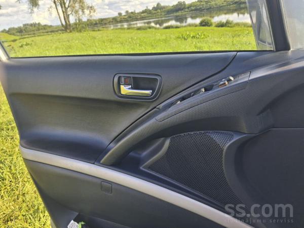 Grey Toyota Corolla Verso 2008 in Daugavpils, with an engine capacity of 2.20 L and mileage of 309 thousand km for 2500 €, photo 6 on AUTOMOTO.COM.LV