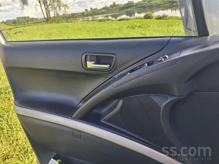 Pelēks Toyota Corolla Verso 2008 Daugavpils, ar dzinēja tilpumu 2.20 L un nobraukumu 309 tūkst. km par 2500 €, foto 7 vietnē AUTOMOTO.COM.LV