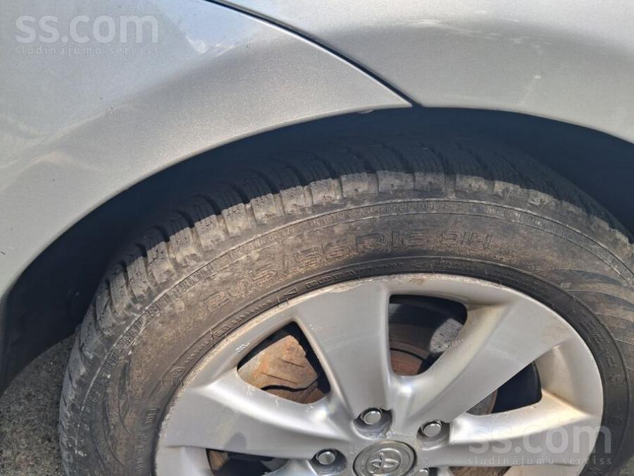 Pelēks Toyota Corolla Verso 2008 Daugavpils, ar dzinēja tilpumu 2.20 L un nobraukumu 309 tūkst. km par 2500 €, foto 9 vietnē AUTOMOTO.COM.LV