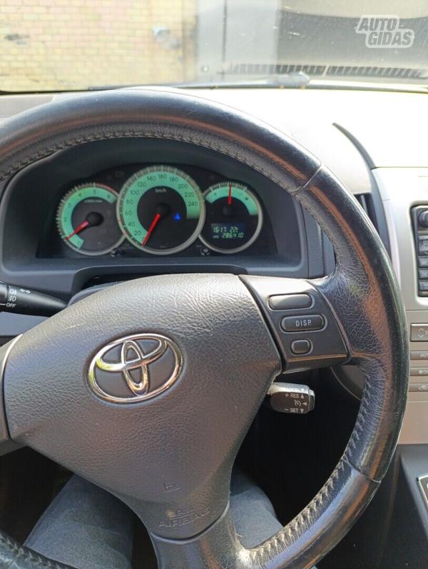Pelēks Toyota Corolla Verso 2008 Šauļi, ar dzinēja tilpumu 2.20 L un nobraukumu 286 tūkst. km par 1800 €, foto 8 vietnē AUTOMOTO.COM.LV