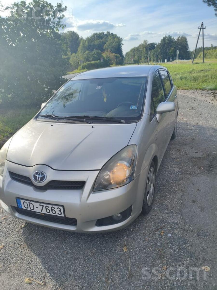 Grey Toyota Corolla Verso 2008 in Dobele, with an engine capacity of 2.20 L and mileage of 260 thousand km for 1550 €, photo 1 on AUTOMOTO.COM.LV